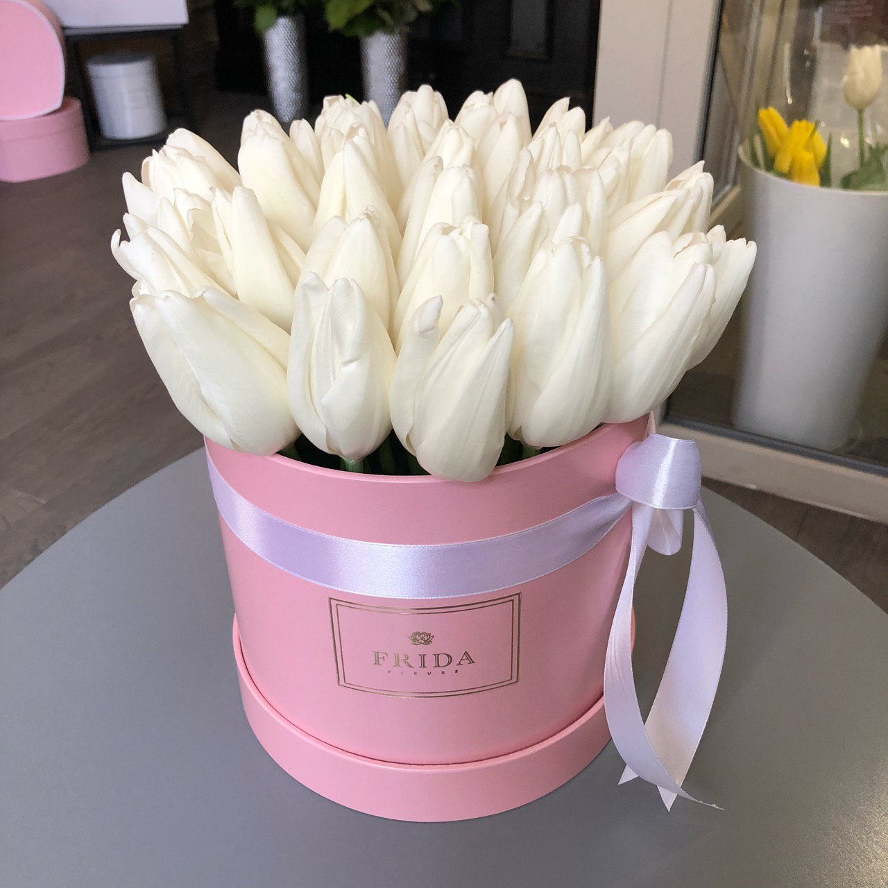 White tulips in a box “Rosemere” – 1570 MDL | Buy at FRIDA.MD