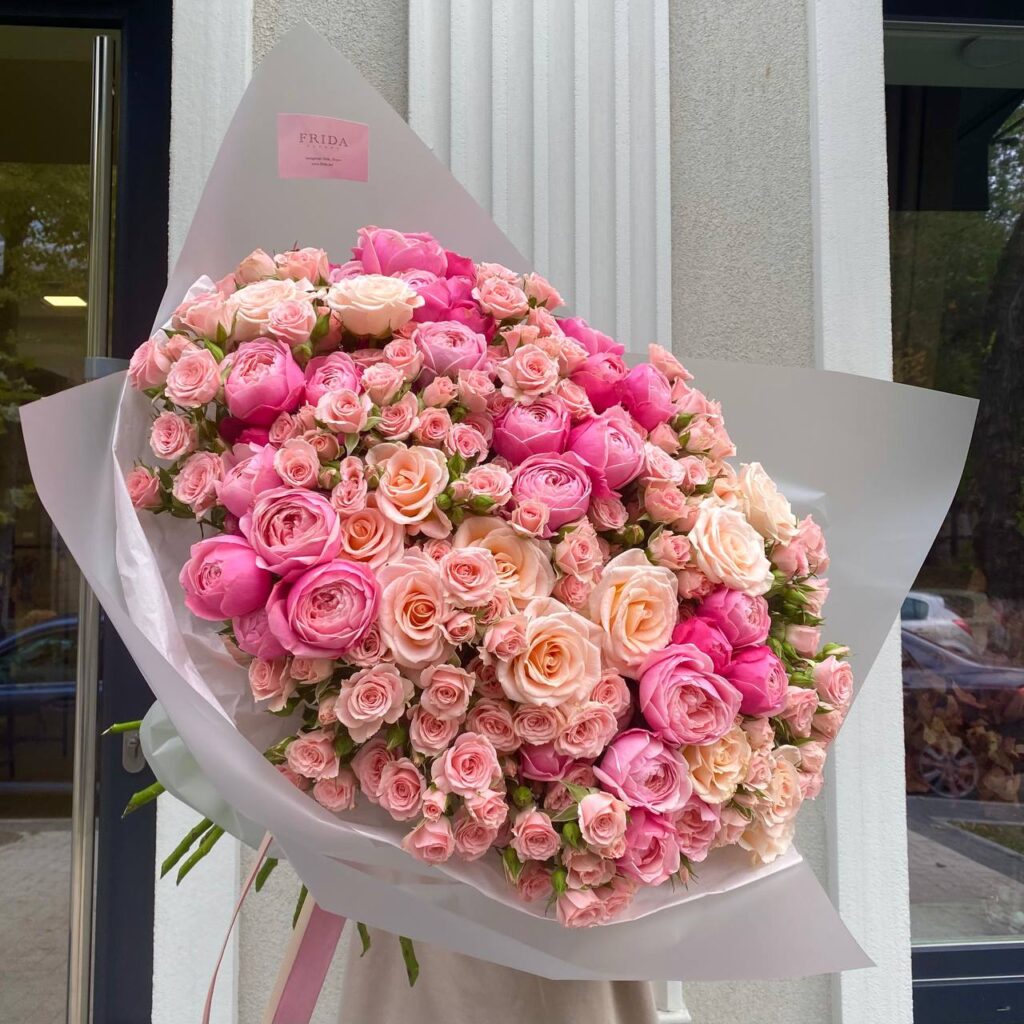 Trandafiri olandezi mix – 4900 MDL | Cumpără la FRIDA.MD